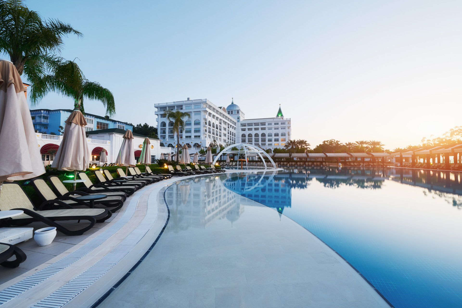 Hotels / Resorts - 3M